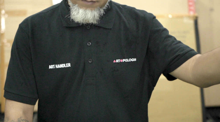 Memahami Peran Vital Art Handler dalam Dunia Seni: Mengapa Mereka ...